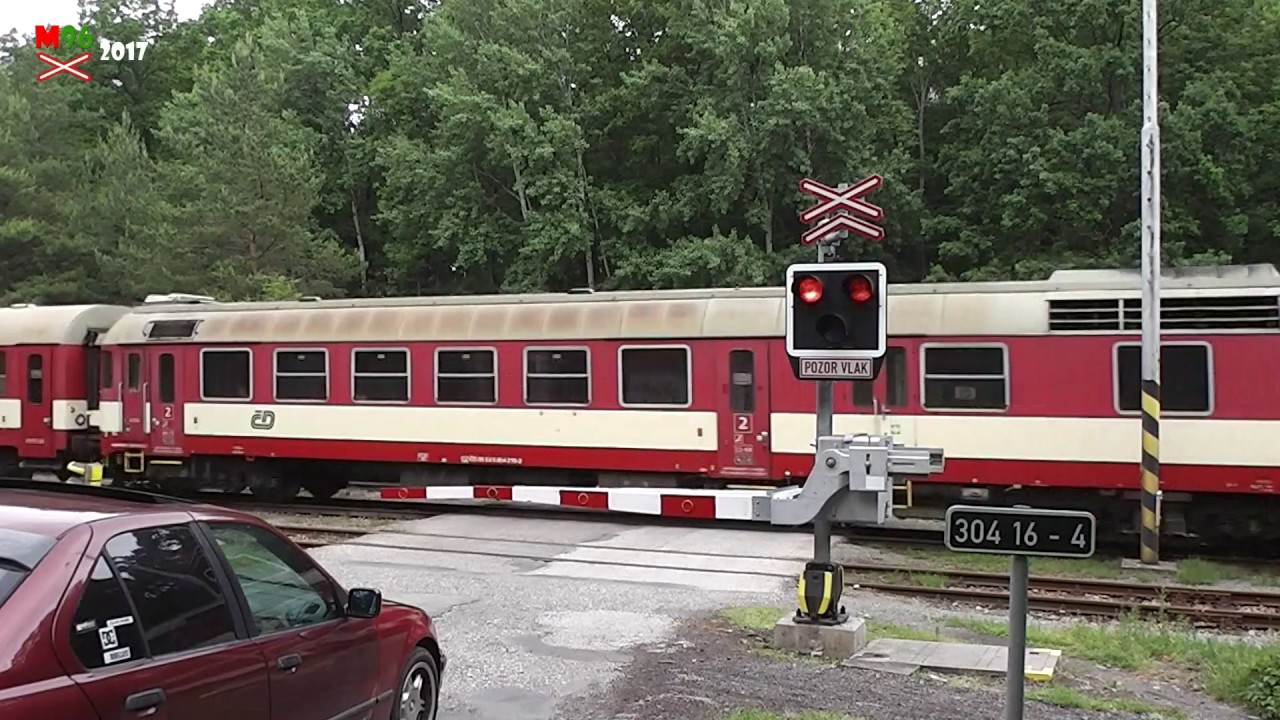 Železniční přejezd SSSR se světly AŽD 97 a houkačkou??? / Czech ...