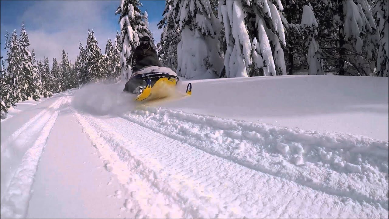 Deep Snow Oregon 2016 Snowmobiling - YouTube