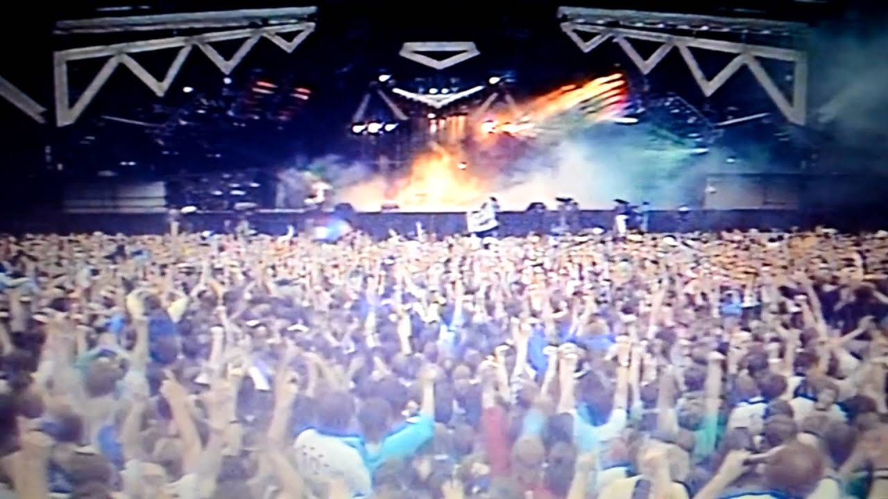 Best stage entrance ever !!! - YouTube