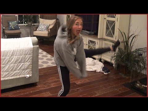 Pennywise The Clown Dance - Paranormal Energy Detected in The Closet?