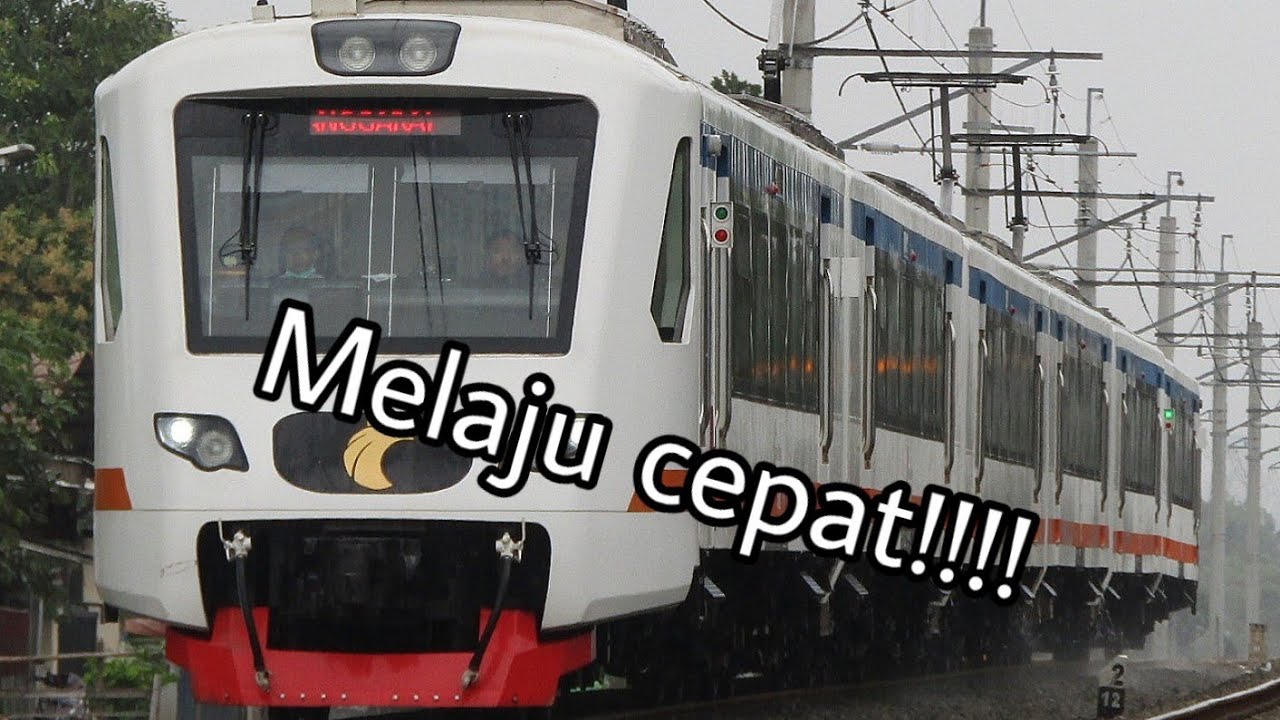 Sangat Cepat!!! Kereta Bandara Soekarno Hatta melaju cepat di Stasiun ...