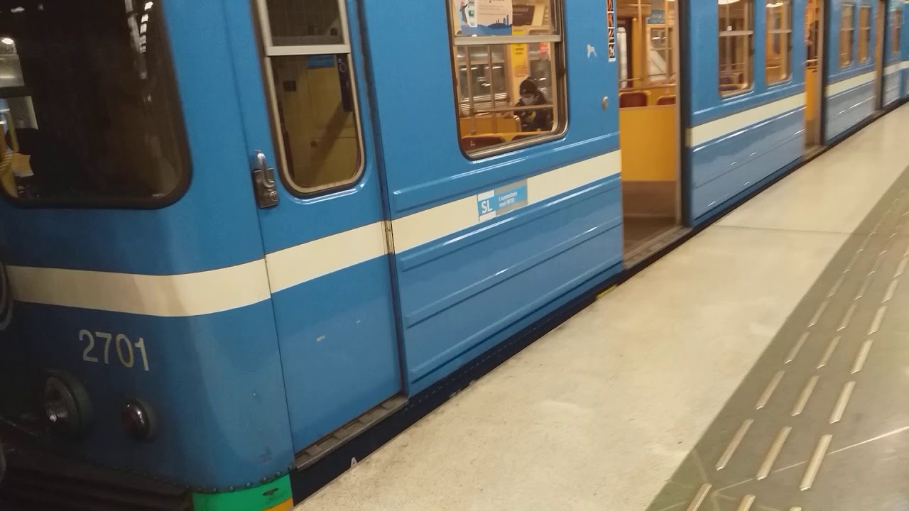 C6 Tåg Mot Mörby Centrum Anländer Och Avgår Liljeholmen. - YouTube