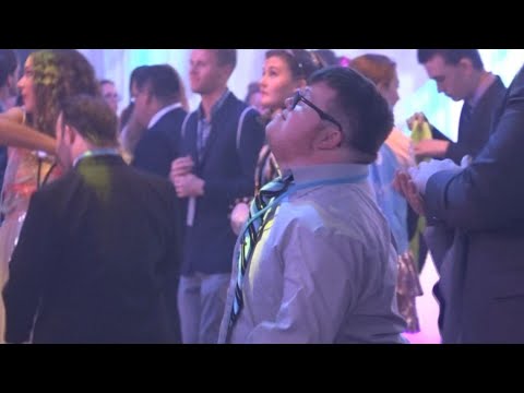 Annual 'Night to Shine' prom celebrates people with special needs - YouTube