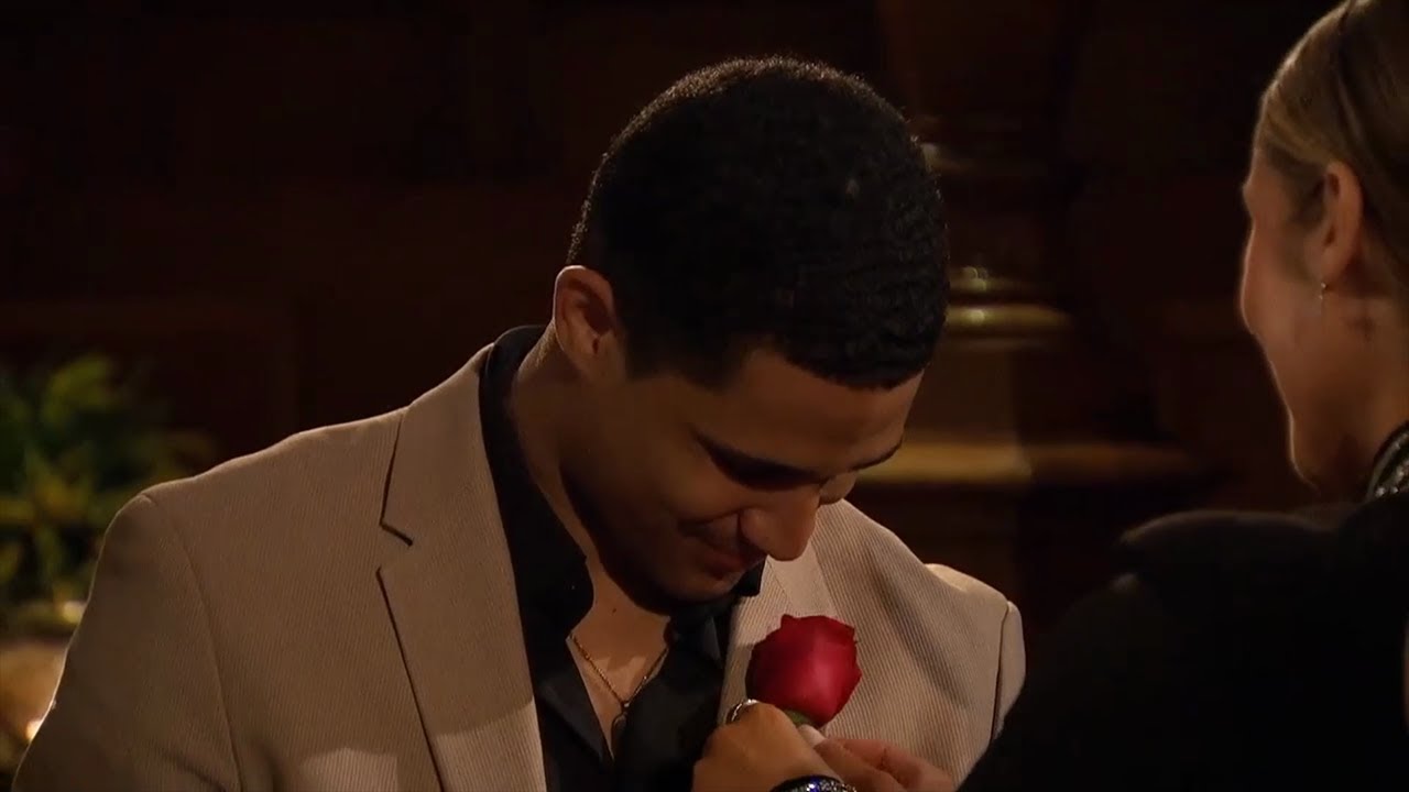 Rachel Gives Aven Another Rose & Kiss on The Bachelorette 19x05 (Aug. 8 ...