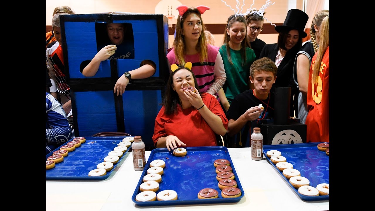 2016 Share Joys doughnut eating contest - YouTube