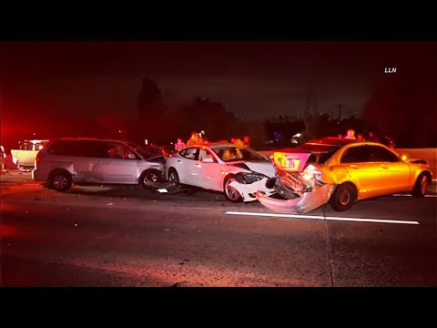 5 Car Crash Shuts Down Freeway | GLENDORA, CA    1.1.22
