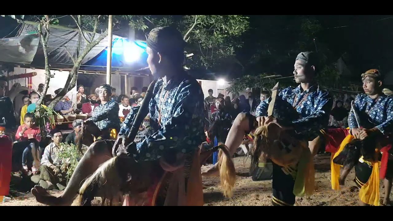 KESENIAN JAWA JARAN KEPANG (TTMU) KEREN PADA KESURUPAN - YouTube