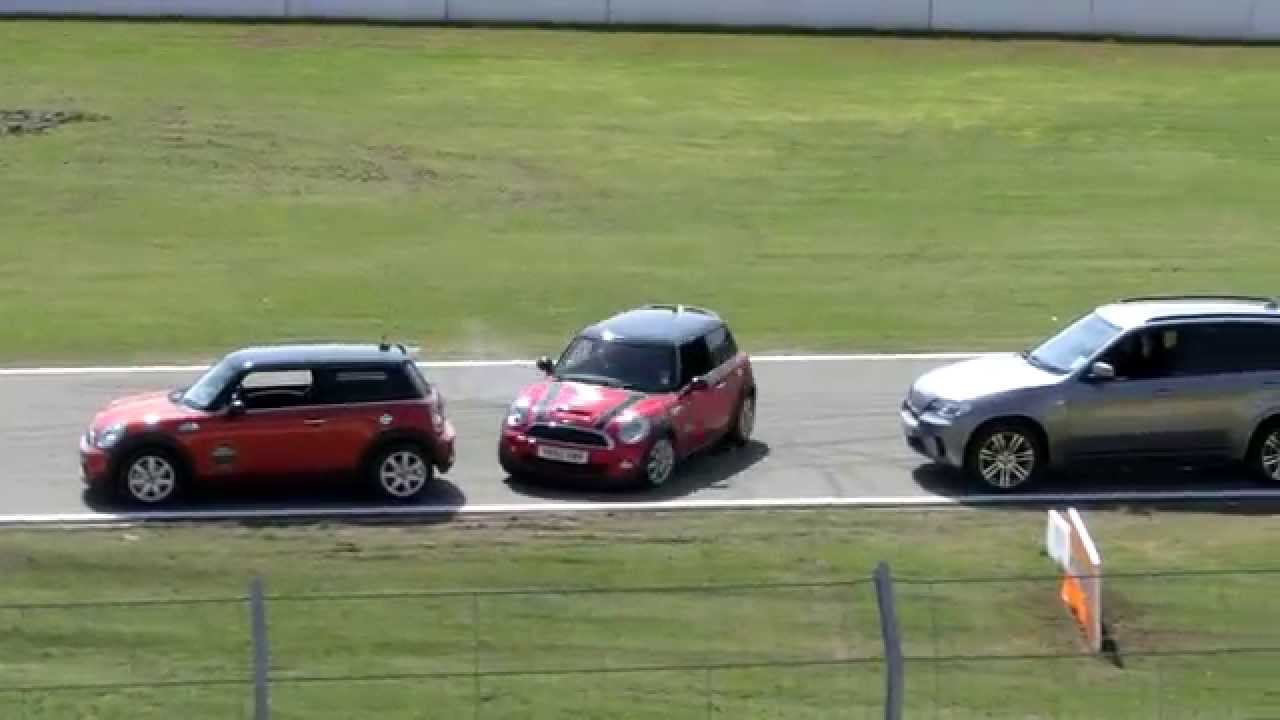 Perfect MINI Parking of Russ Swift - YouTube