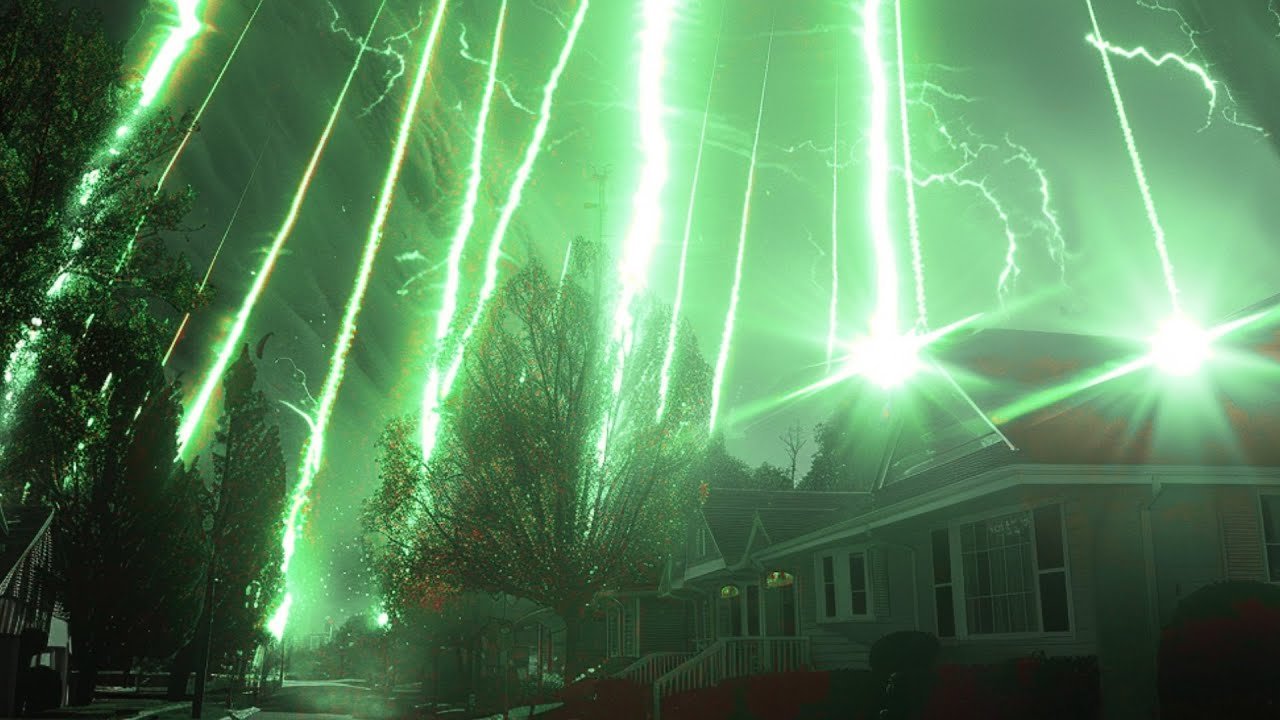 Pillars of Light Above Japan - What is it? - YouTube