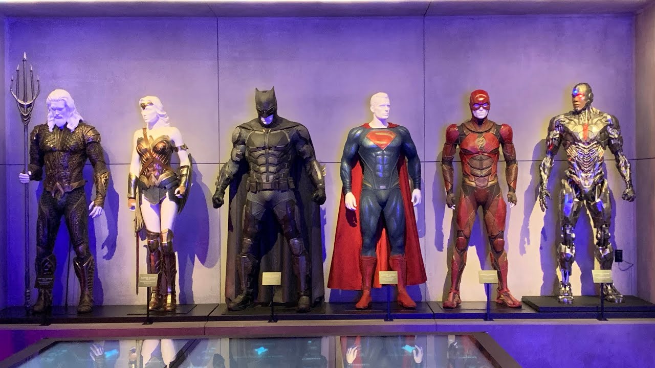 Warner Bros. Studio Tour - DC Comics Costumes - YouTube
