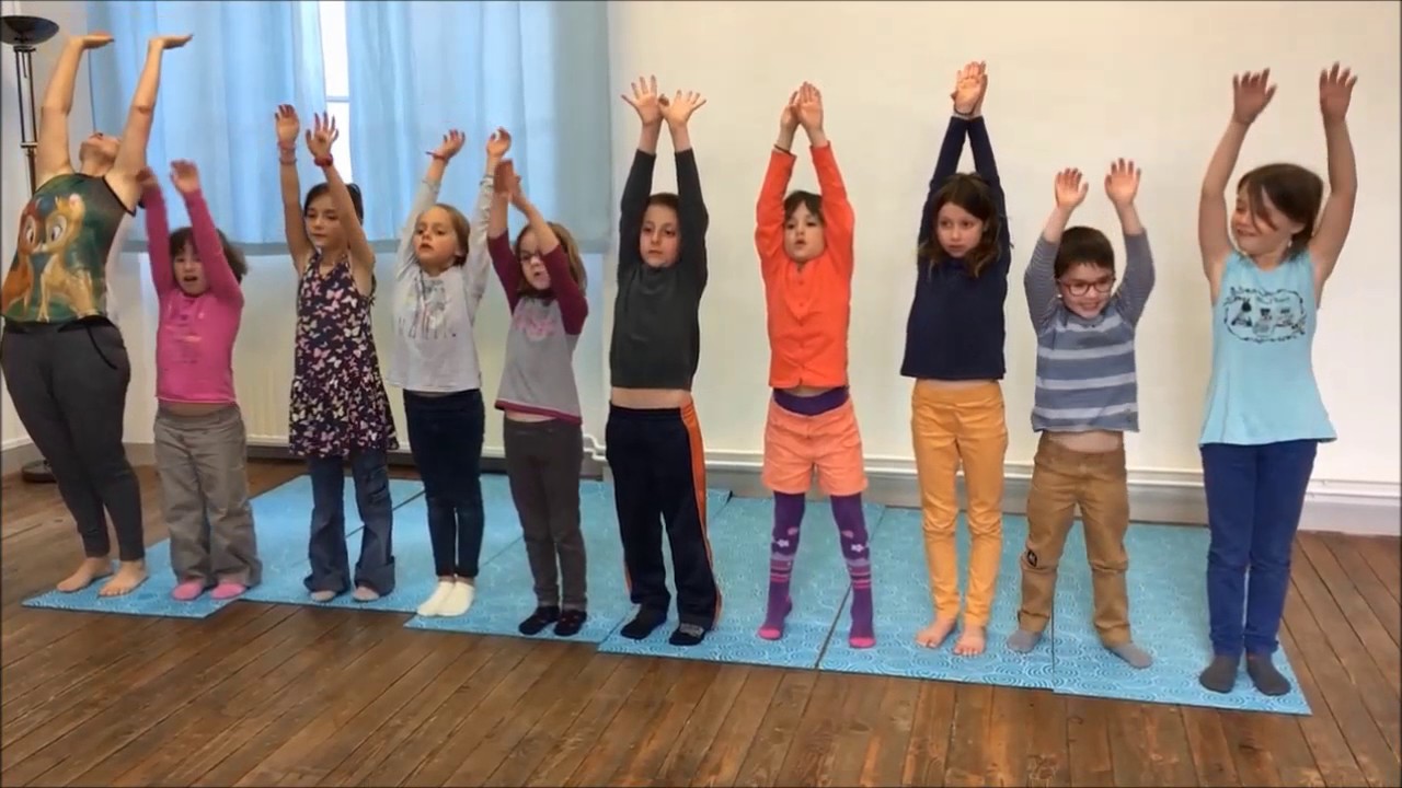 La salutation au soleil pour l'enfant - YouTube