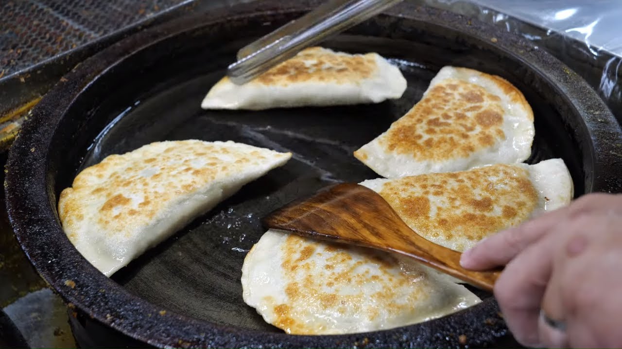 Taiwanese Street Food - Fried Mega Leek Dumpling, Scallion Pie with ...