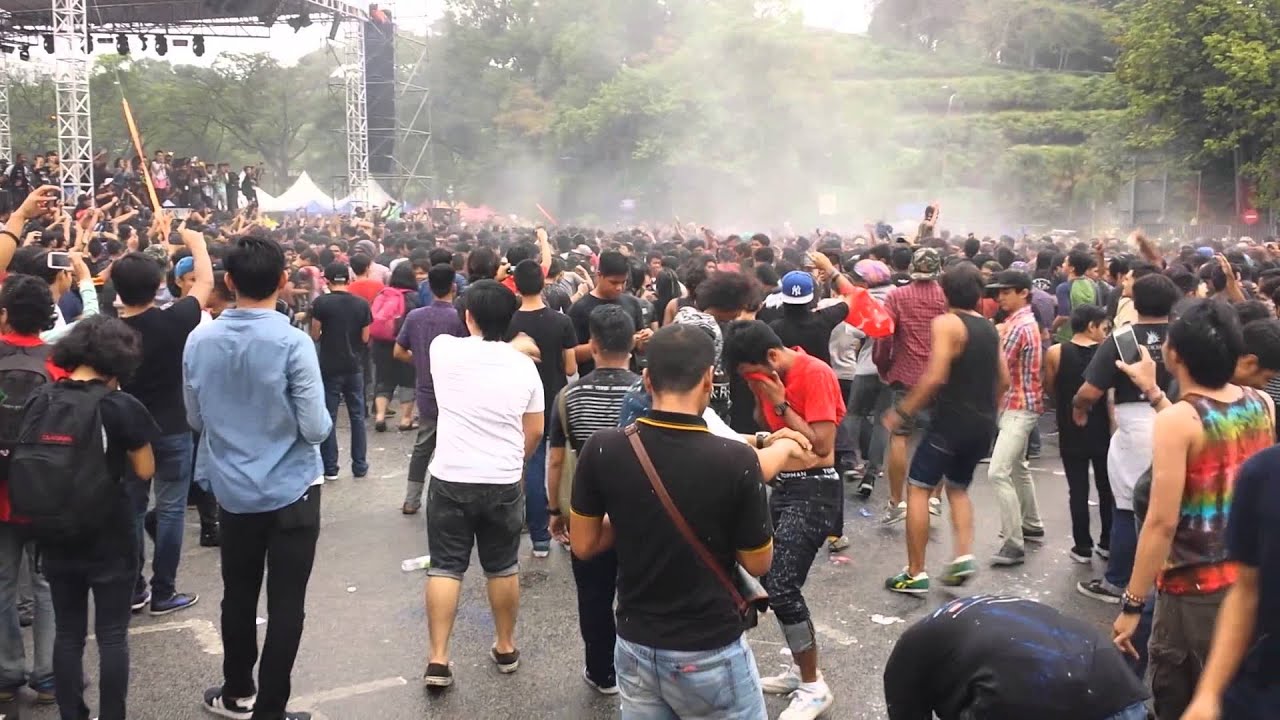 Colour mosh Rock The World 13 - YouTube