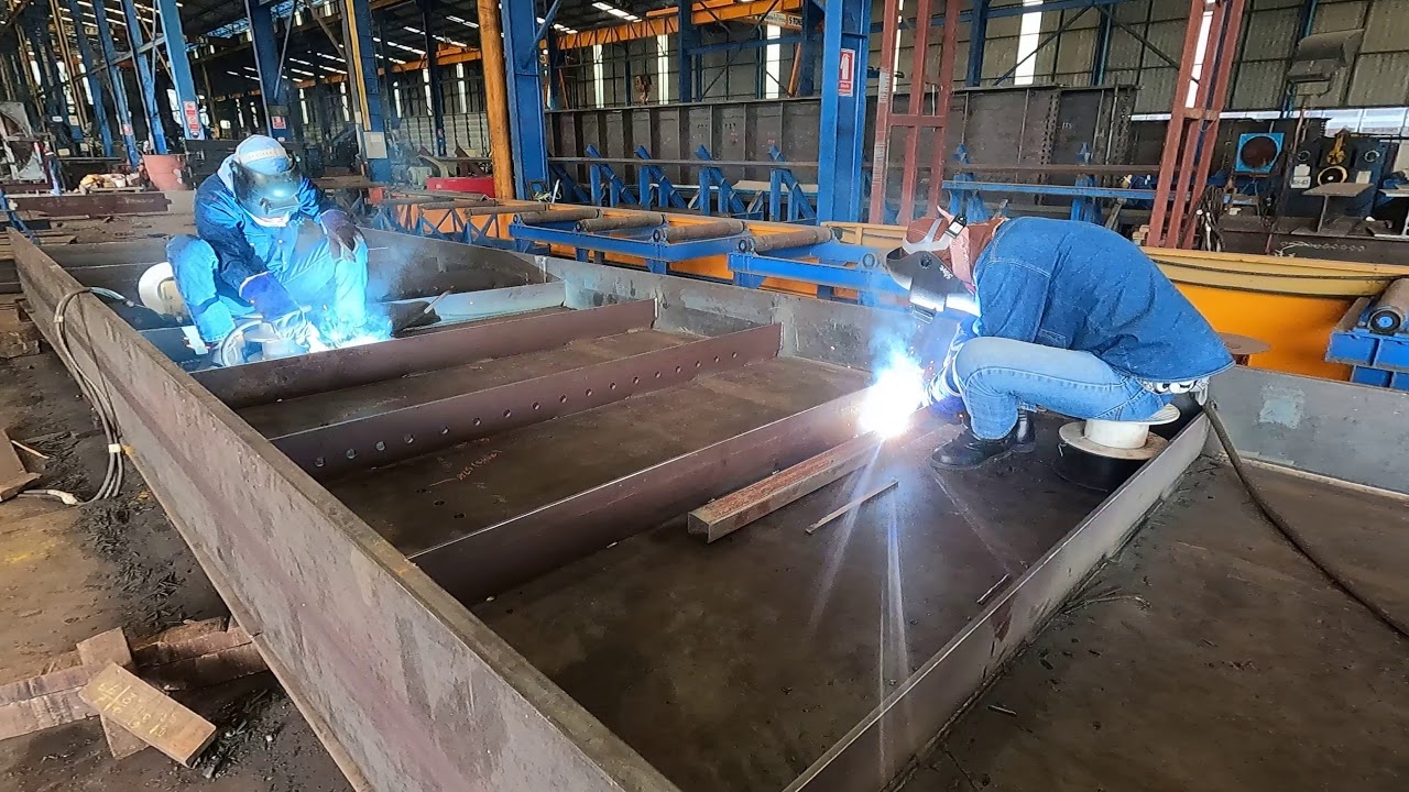 FCAW Welding, Build up Girder Beam Fabrication - YouTube
