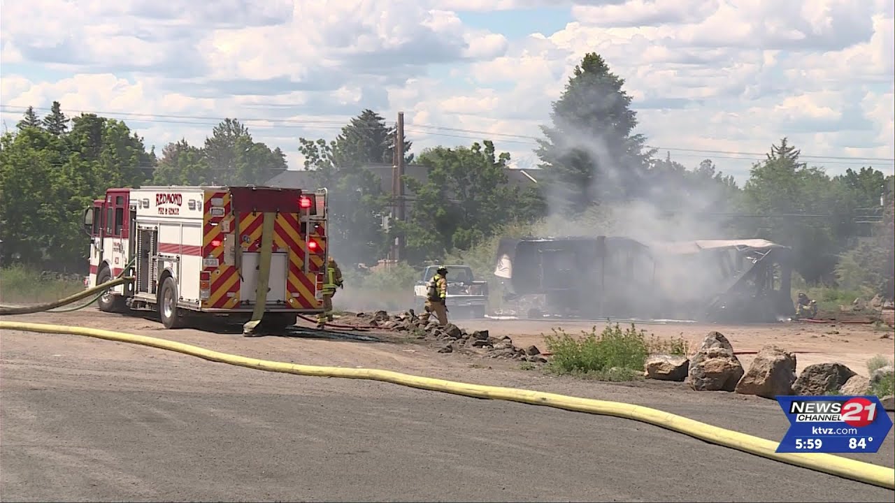 Vehicle fire near Redmond gas station - YouTube