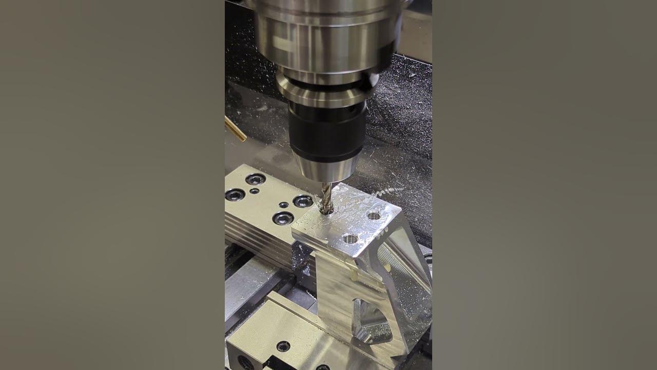 LinuxCNC rigid tapping M10x1.25 in 7050 aluminum - YouTube