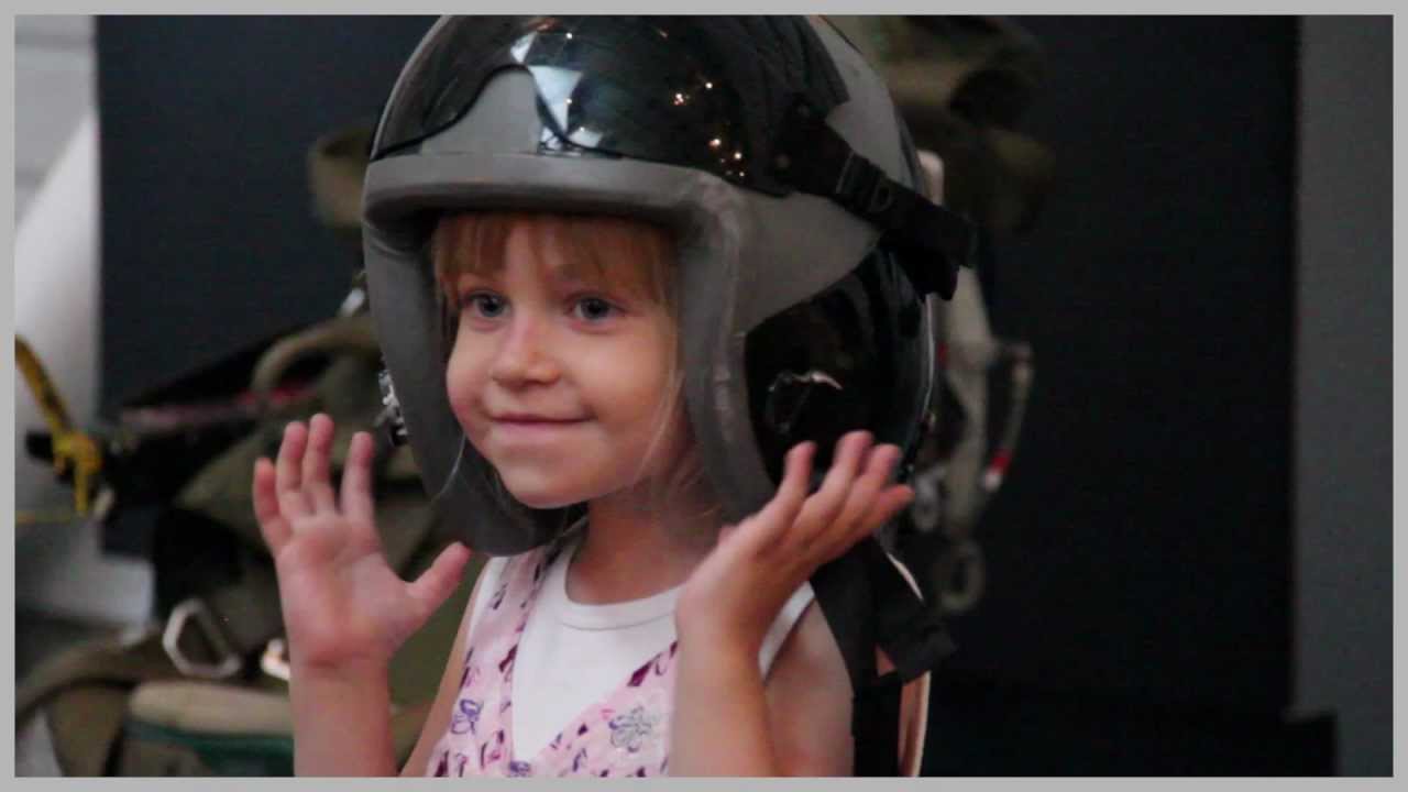 Ejection Seat Demonstration / Démonstration de siège éjectable - YouTube