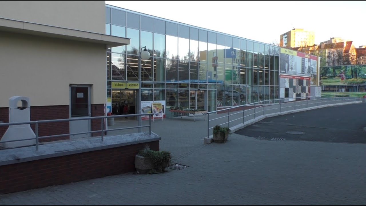 Cheb stavba zahrady BAUMAX 2022 - YouTube