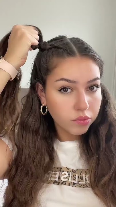 A little quick and easy hair tutorial!! 😁 I was in a rush so it wasn’t ...