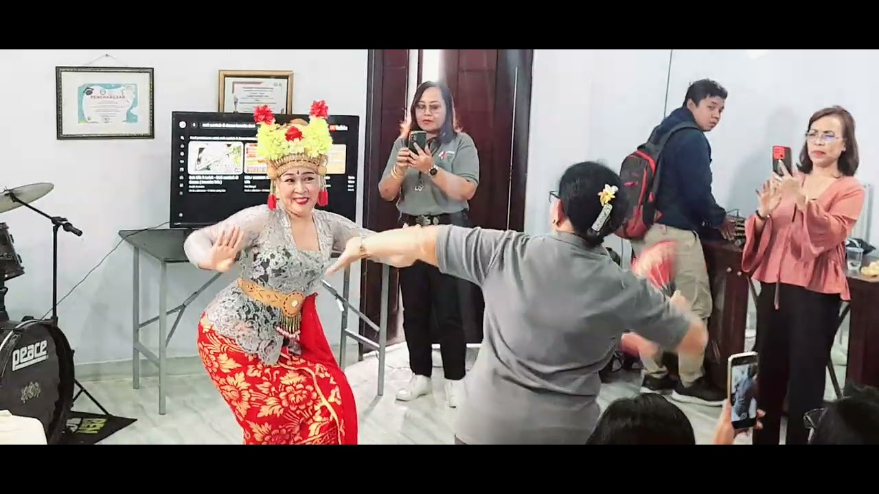 Dede Nugi menghibur di studio 1 Nuansa Giri - YouTube