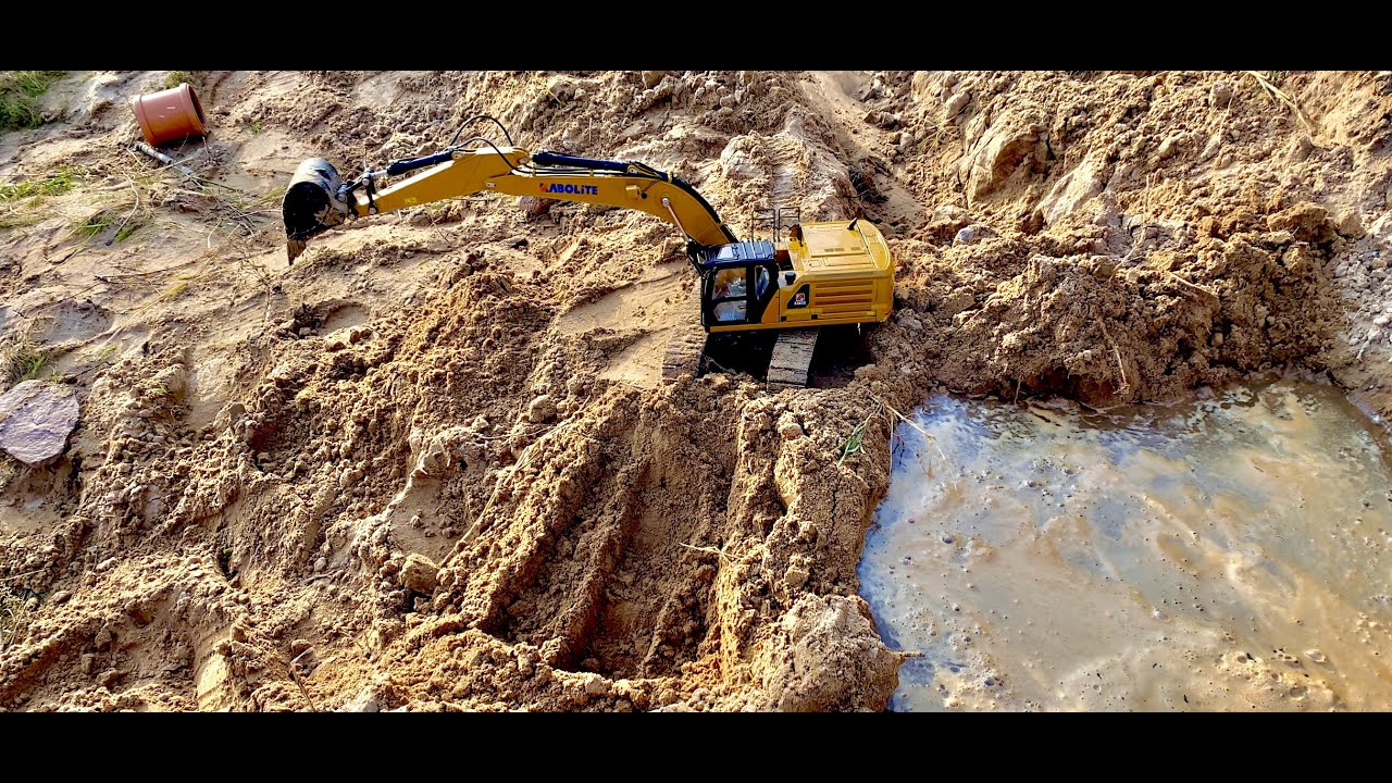 Draining Quarry With Excavator! - YouTube