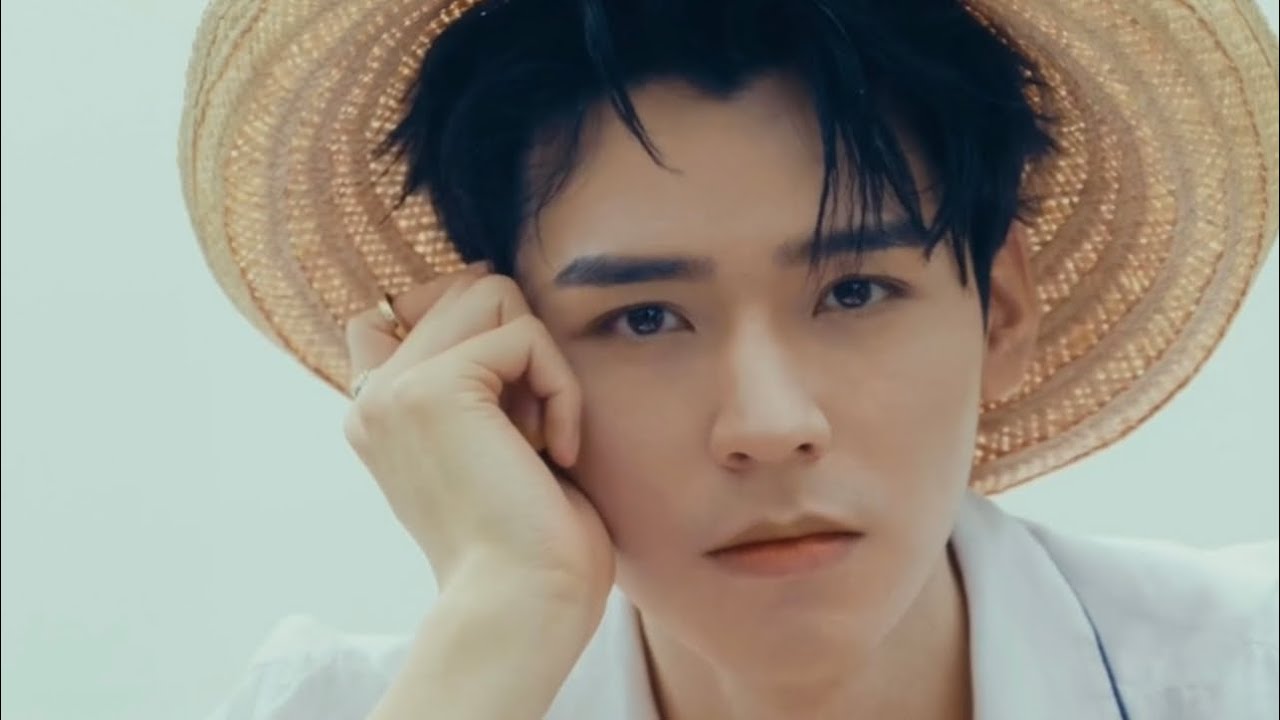 【230614 龚俊 Gong Jun Magazine ELLE】Video - YouTube