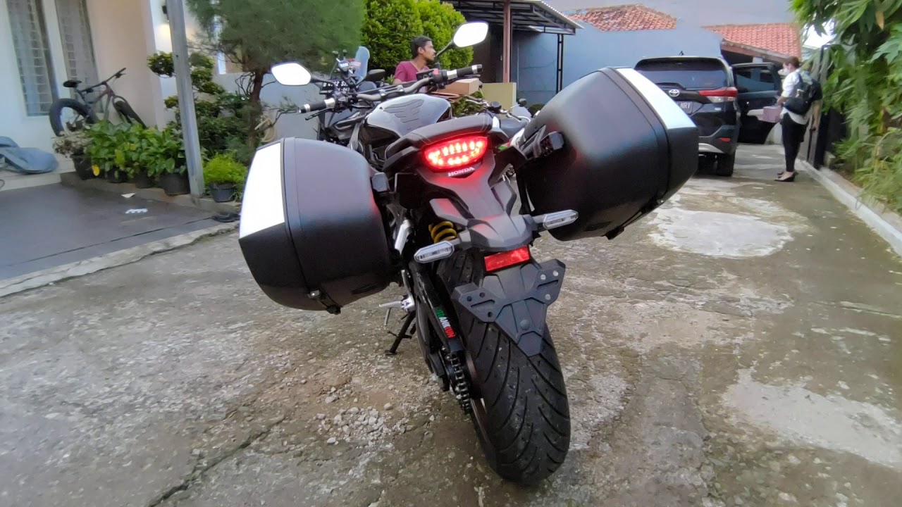 Fitting Shad 35 di CB 650 R 2019 - YouTube