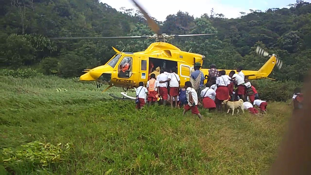 Penyambutan Tim Medis di Aroanop #Aroanop #Papua #Distriktembagapura # ...