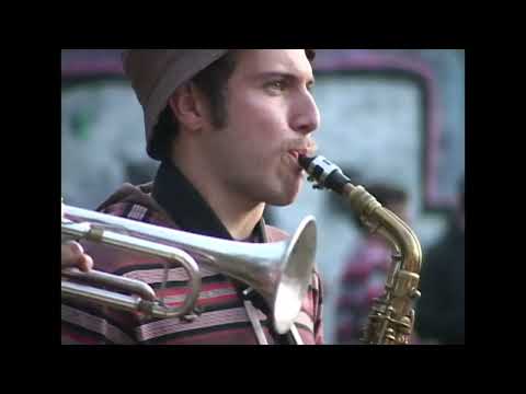 Vinocio - Awah (en la plaza)
