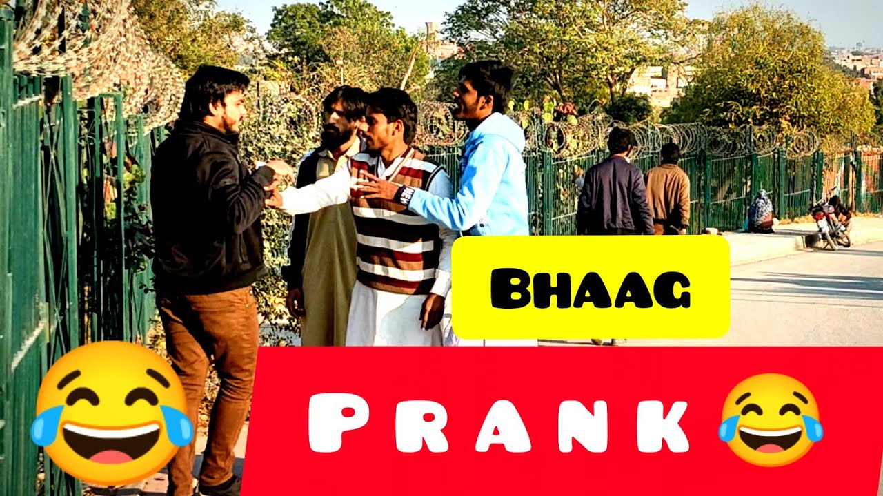 Bhaag prank || confused prank || funny video || pakistani prank ...