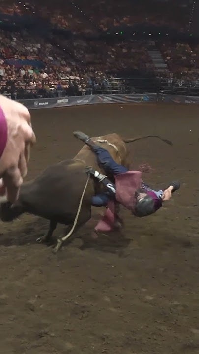 Ranga Tosses Ben Bode #pbr #bullriding - YouTube