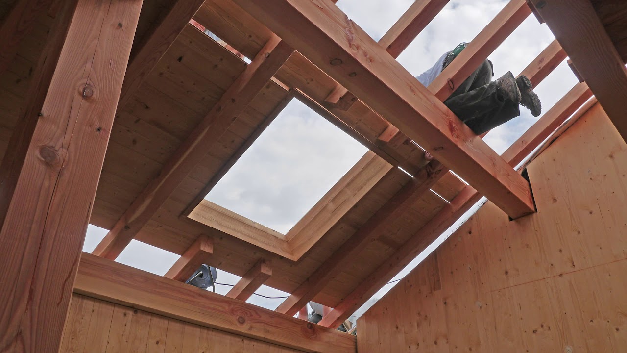 Montage lambris autour d'un Velux sur toiture - YouTube
