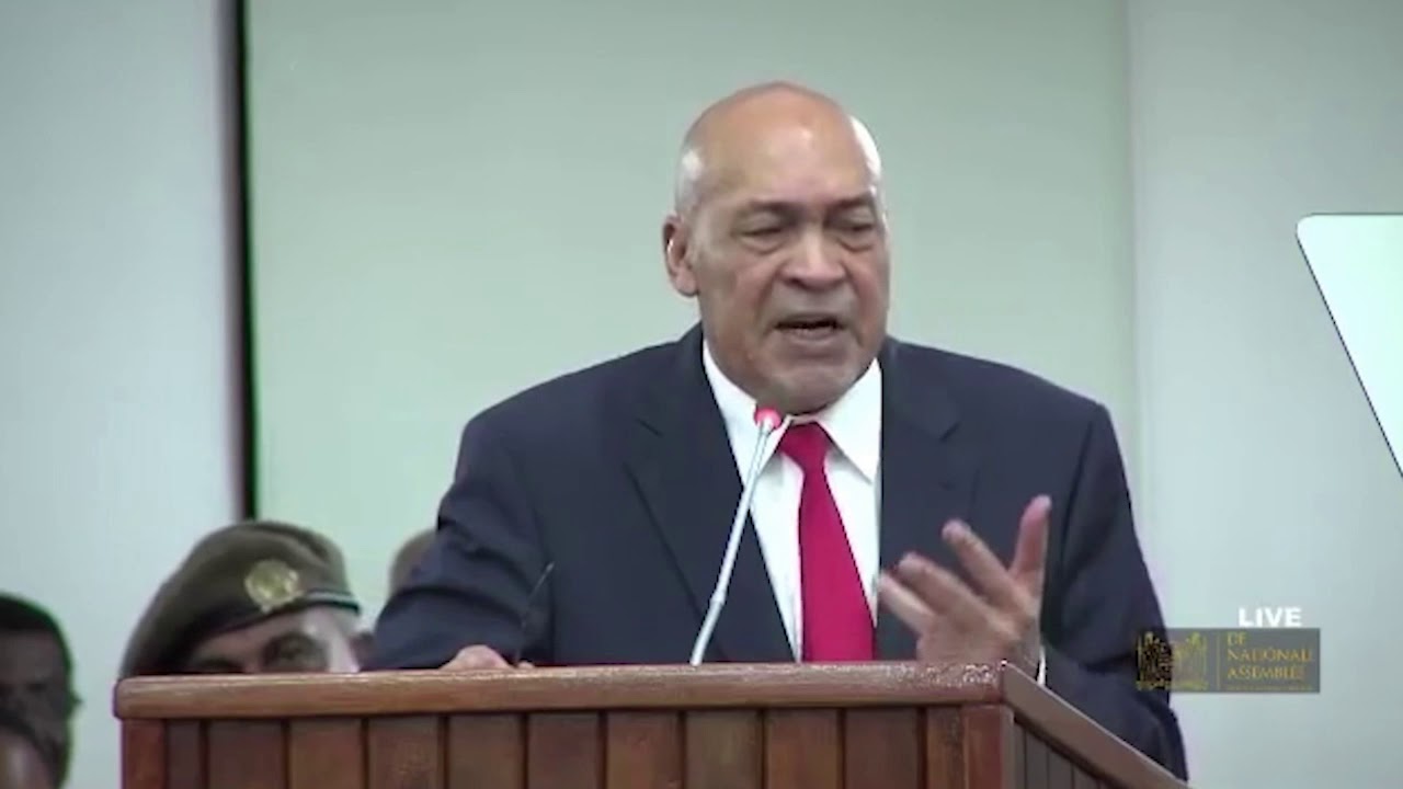 28 02 2018 President Bouterse loopt weg tijdens begrotingsbehandeling ...