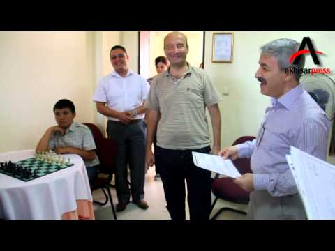 Akhisar Kaymakamı Peker ile Rebabilitasyon Öğrencisinin Sempatik Diyaloğu