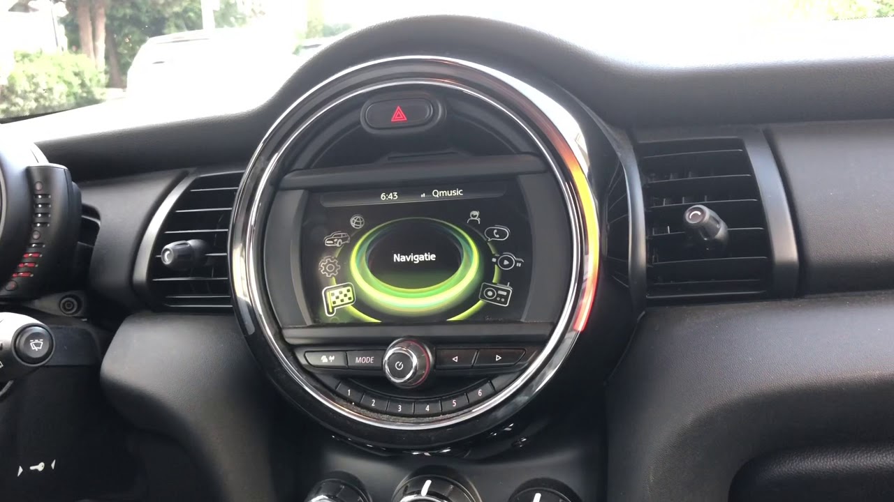Mini cooper 2016 navigation screen glitch. How to fix with explination ...