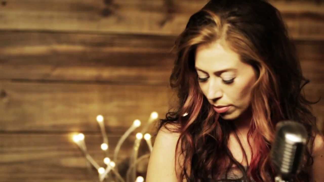 Kerrie Roberts: "Beautiful To Me" (Acoustic) - YouTube
