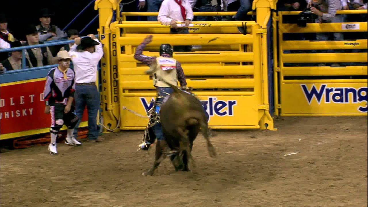 2014 Wrangler NFR Day 1 Bull Riding Winner Joe Frost - YouTube