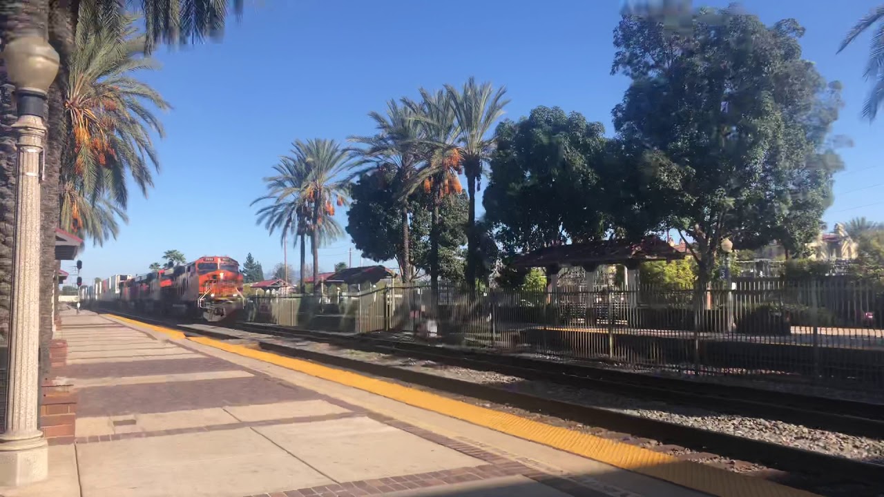 BNSF 7933 pulls a Stack Train Through Fullerton, In the early evening ...