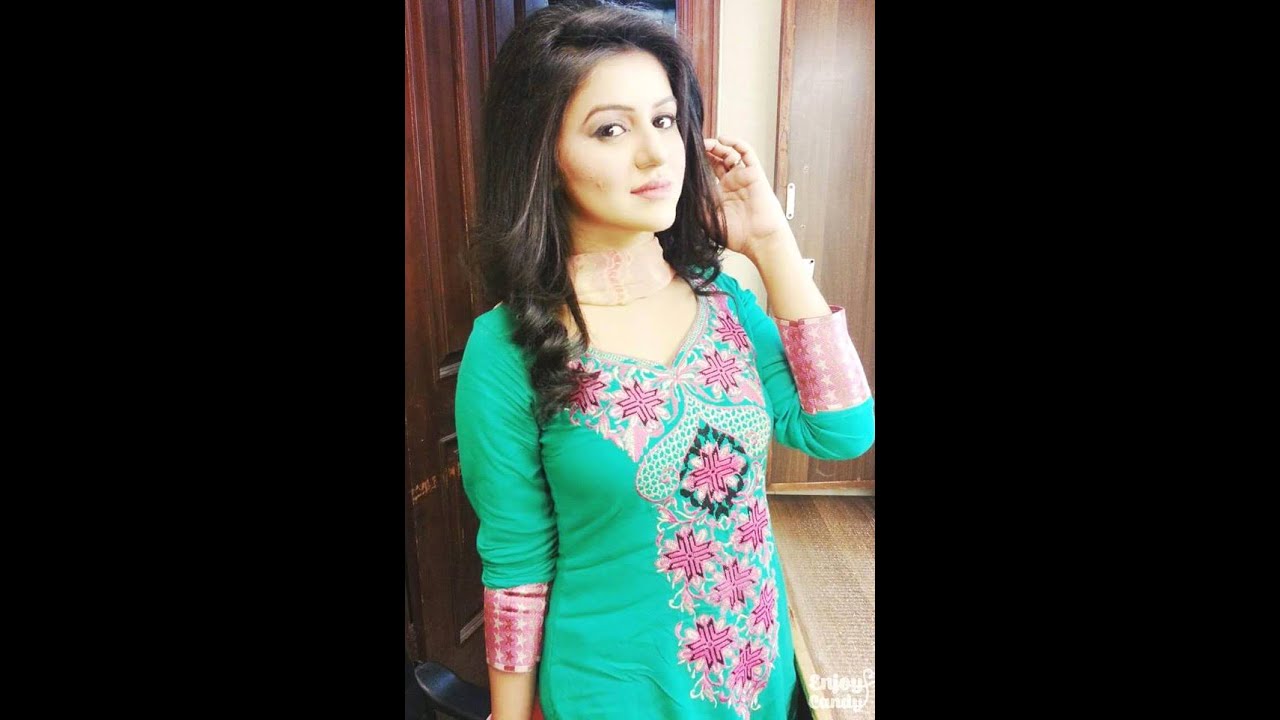 Beautiful Pakistani News Anchor Mehak Aslam - YouTube