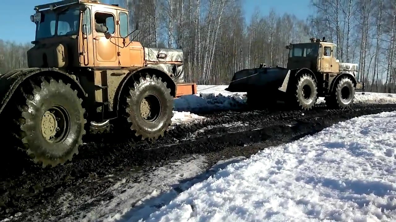 Tractor Kirovets K-700 pulls out of the mud Tractor Kirovets K-700 ...