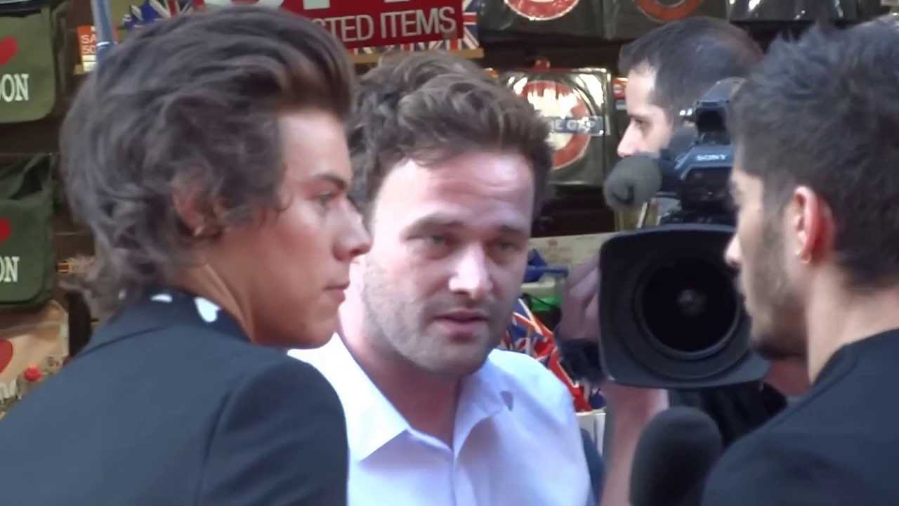 Harry winking at fans on the red carpet at Leicester Square for the ...