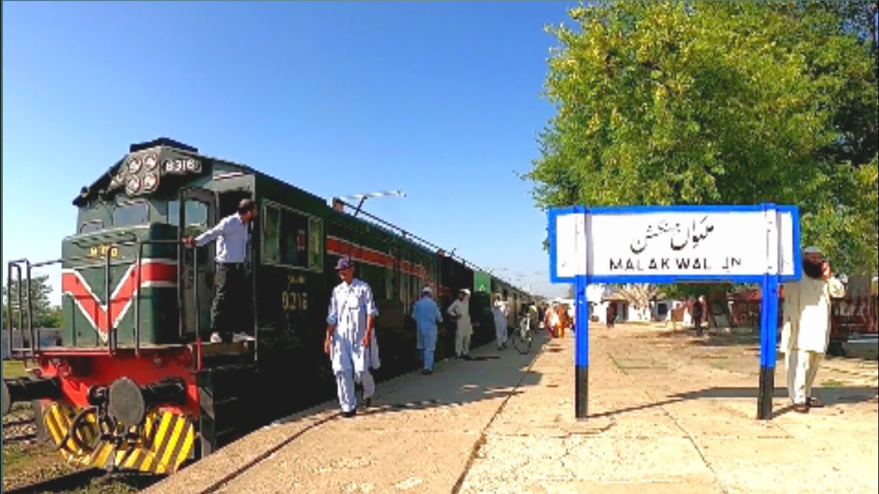 Walking In Malakwal Railway Station @eastwalks23 - YouTube