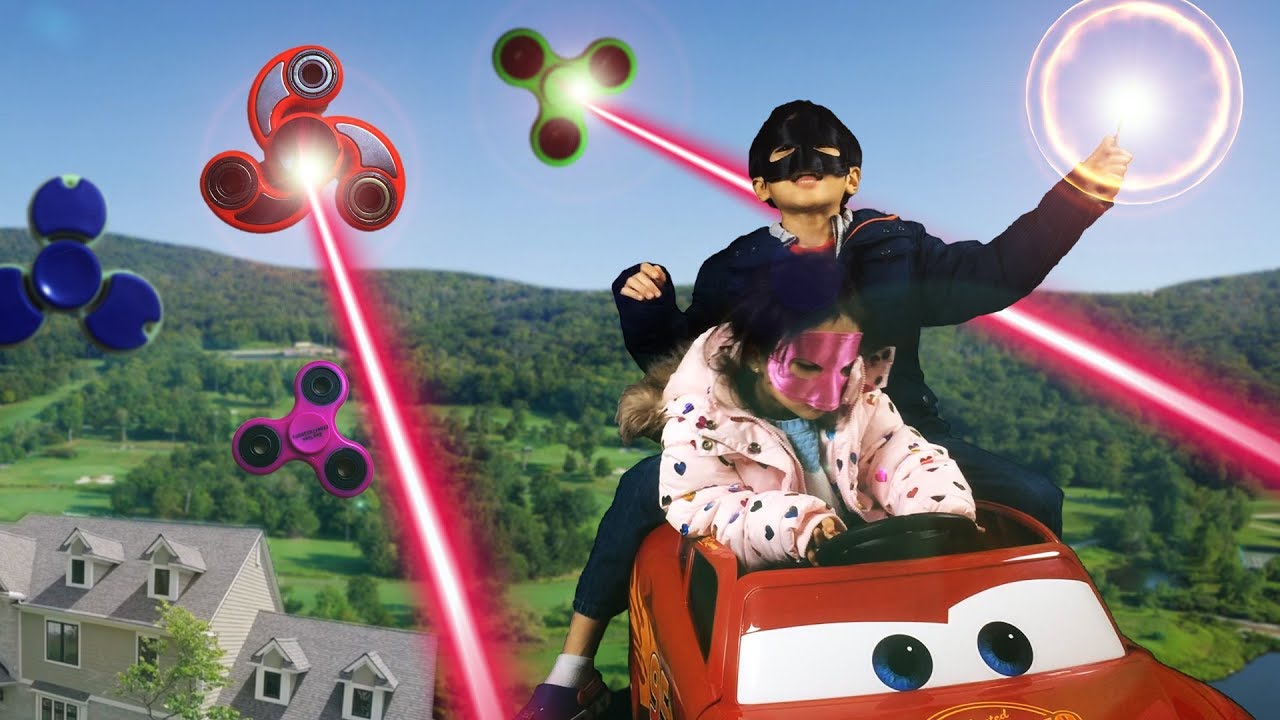 PRETEND PLAY GIANT FIDGET SPINNER chasing flying Lightning Macqueen ...