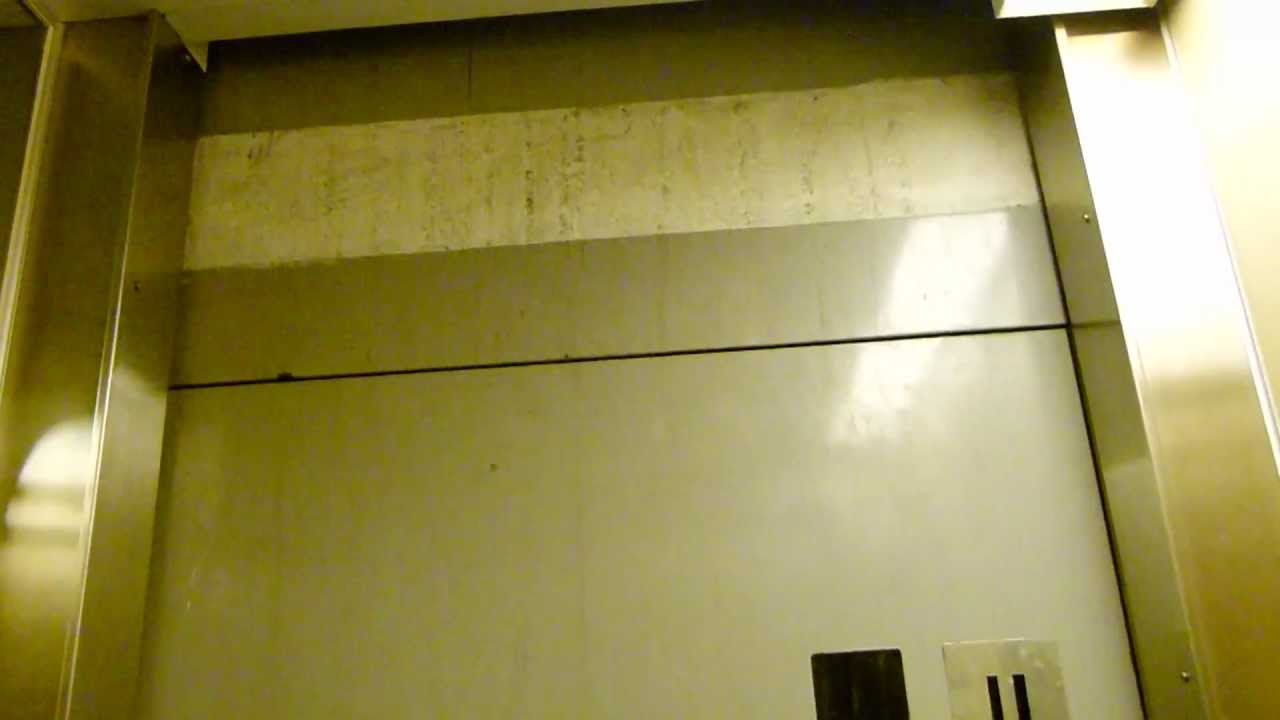 Testing the stop button and the photocells in the KONE elevator - YouTube
