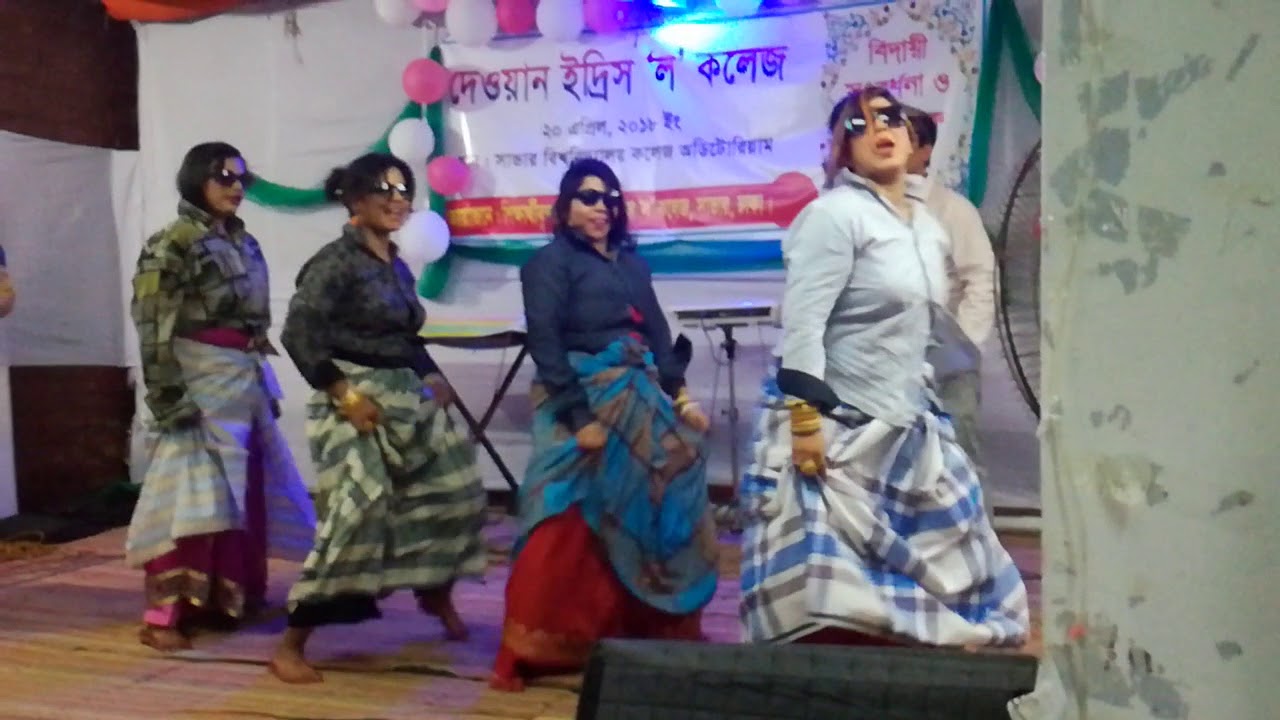 Dewan Idris Law college, Stage perfomance 2018, Longi Dance. - YouTube