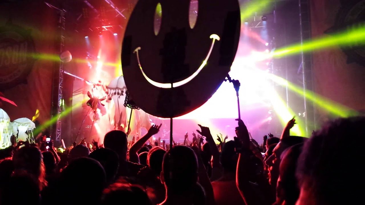 YAWK YAWK YAWK WITH GUITARS - KENDRICK LAMAR @ HUDSON PROJECT 2014 ...