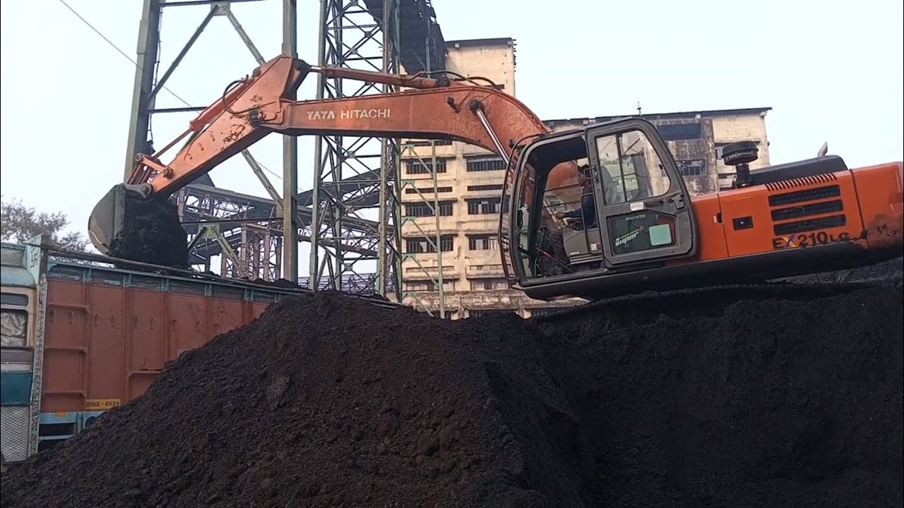 coal slurry loading on Truck । coal dust slurry । Operator Manoj Mahto ...
