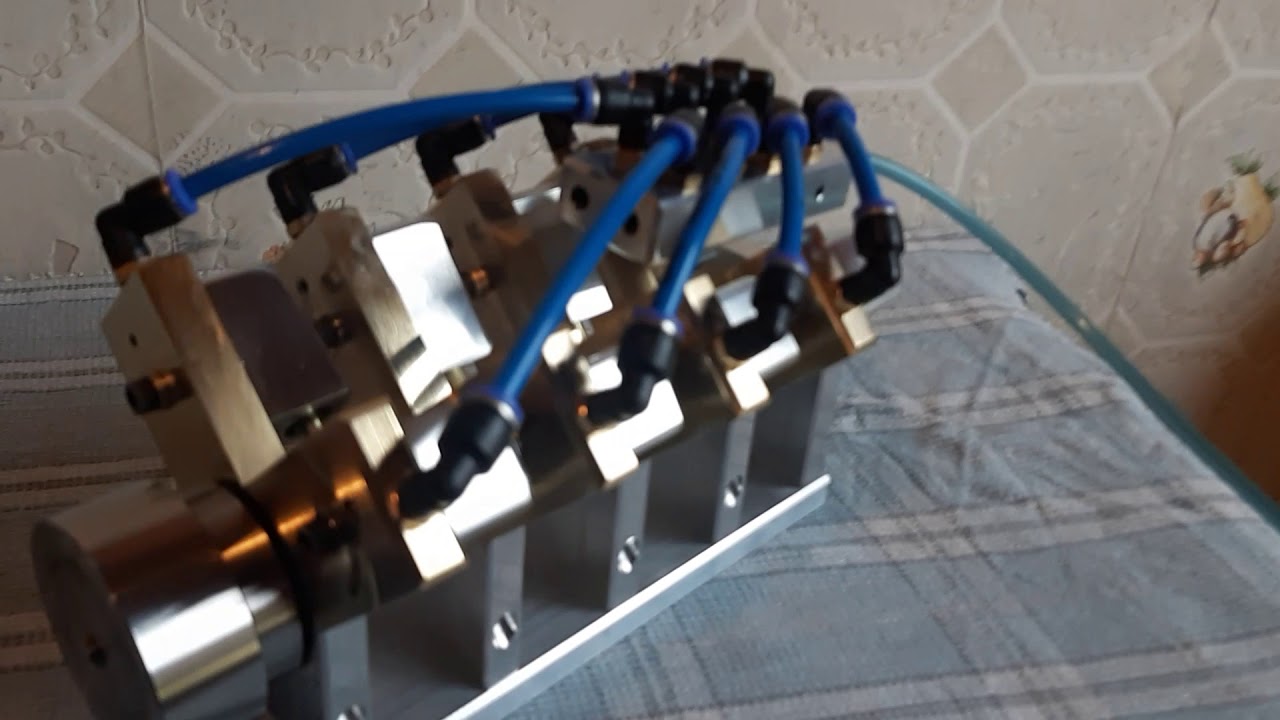 V8 Wobbler steam engine. - YouTube