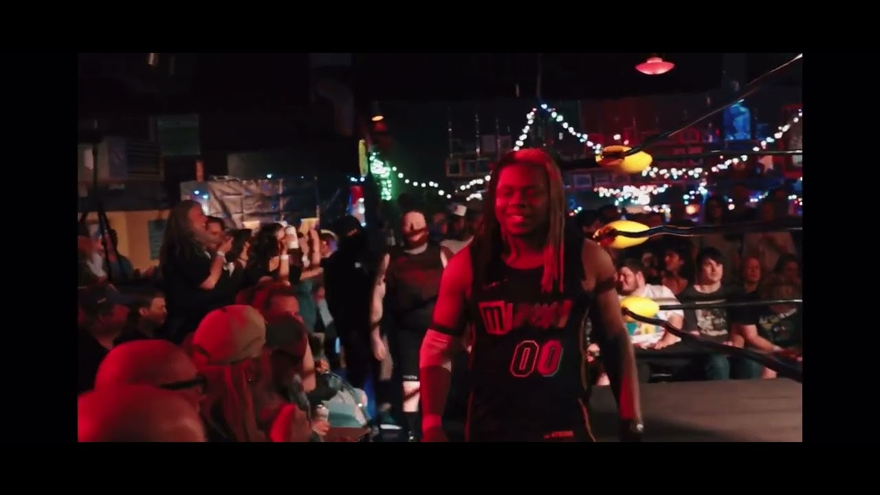 The Chief Austin Towers vs The Sheriff Dominic Stuckey - YouTube