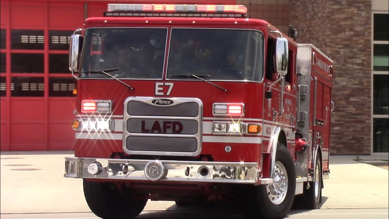 LAFD Engine 7 responding - YouTube